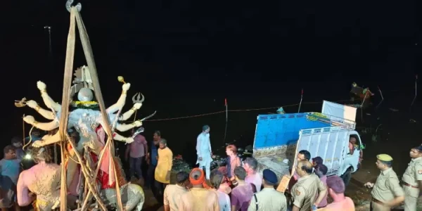 உத்தரபிரதேசில் இரு குழுக்களுக்கு இடையே மோதல்; ஒருவர் மரணம் | SamugamMedia